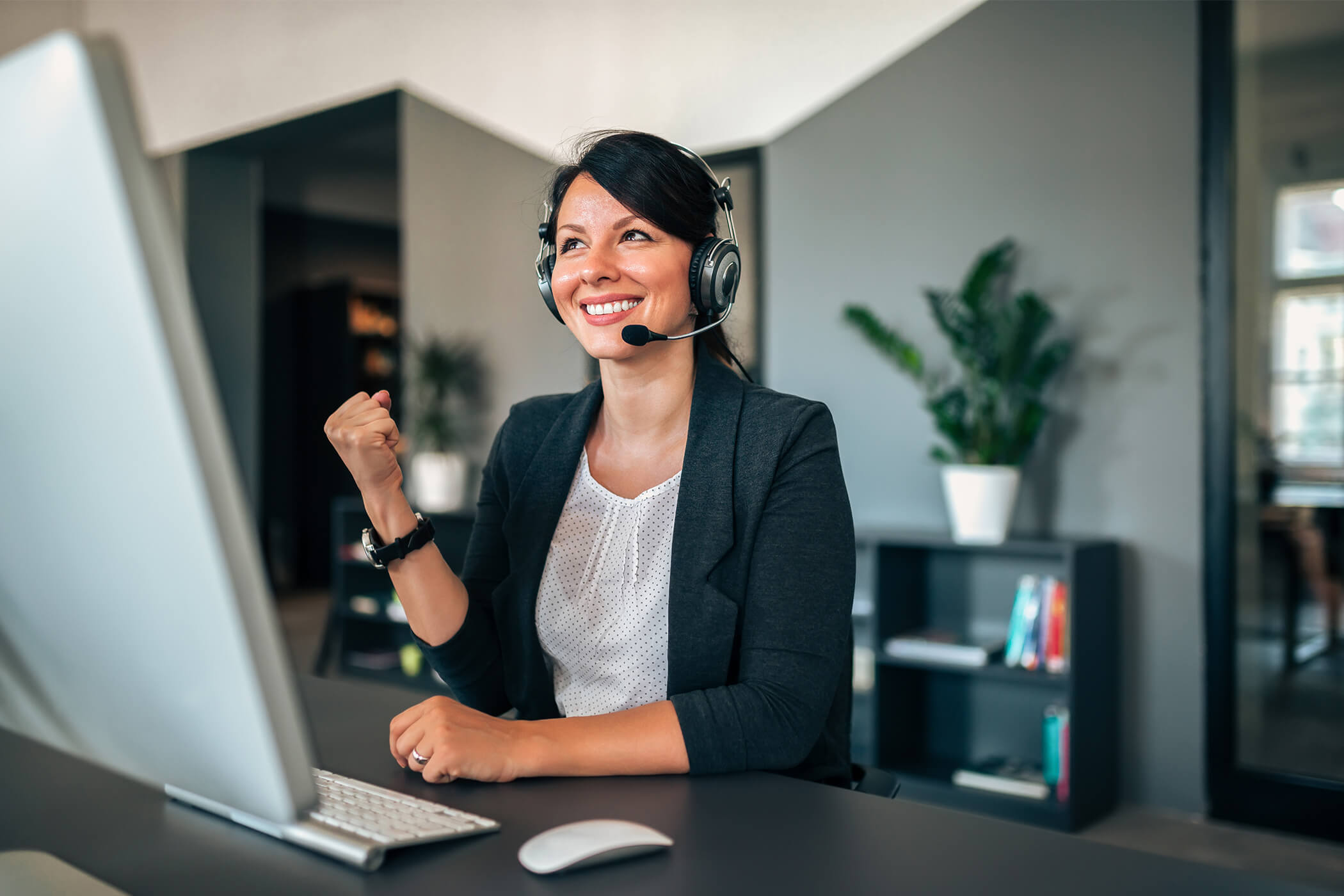 Can AI empower customer service agents? - Lucid IT Solutions